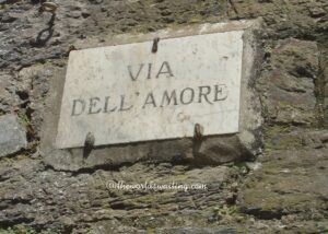 Strolling on the Via Dell Amore in Cinque Terre – The World is Waiting