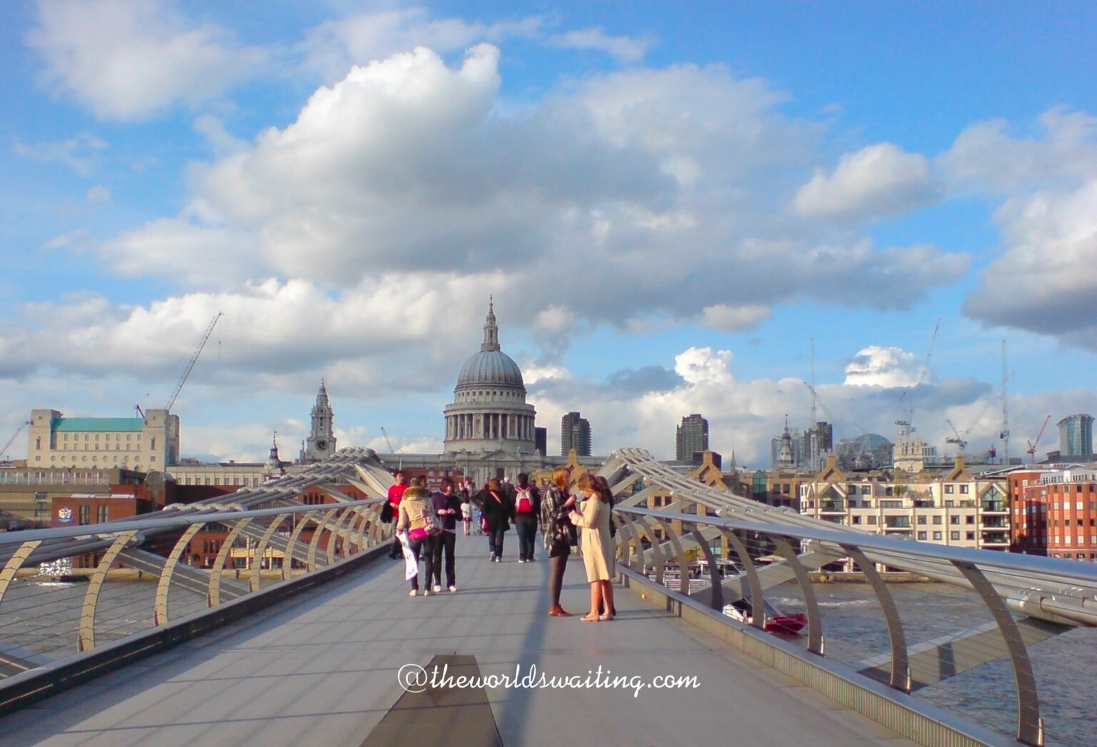Reasons to move to London – The World is Waiting