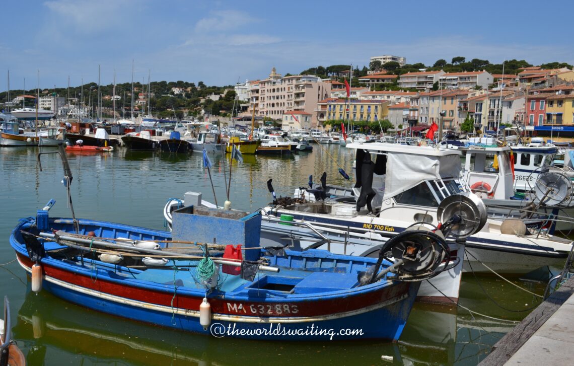 A Day in Cassis – The World is Waiting