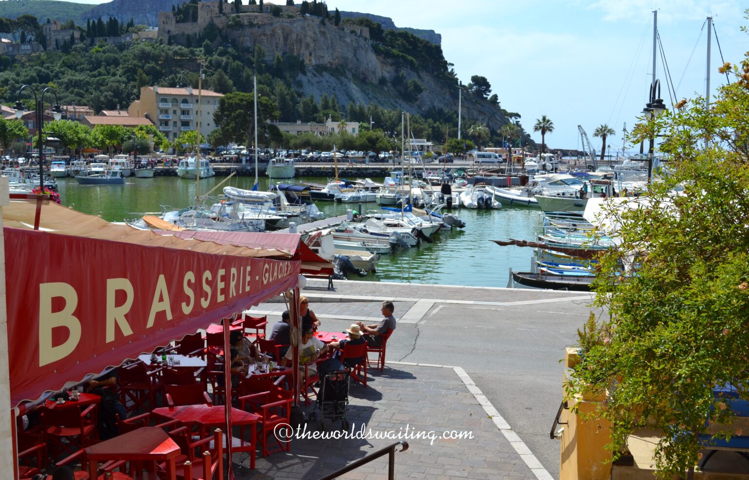A Day in Cassis – The World is Waiting