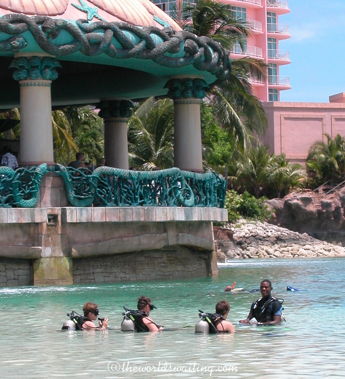 Top 10 Things To Do at Atlantis, Bahamas – The World is Waiting