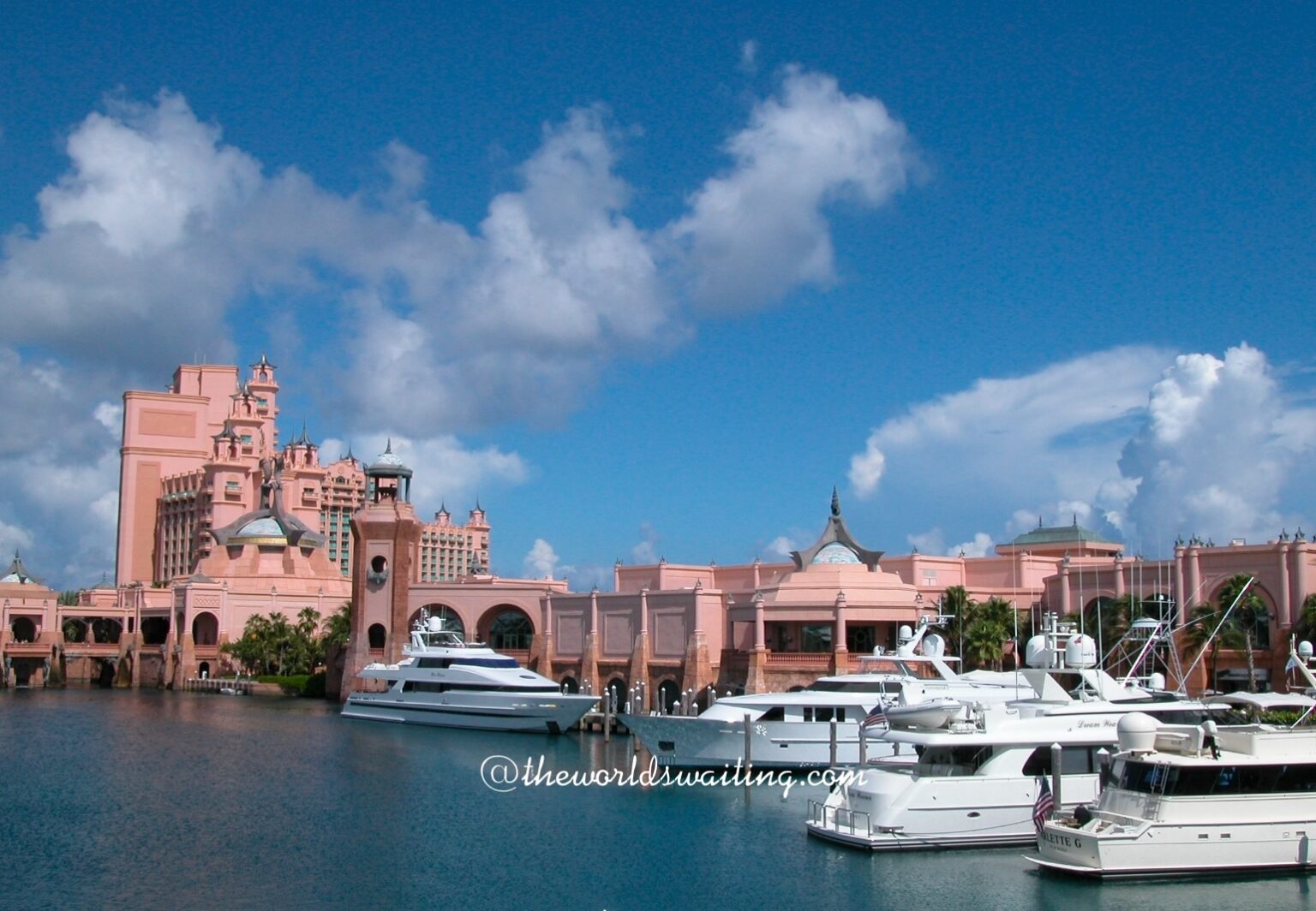 Top 10 Things To Do at Atlantis, Bahamas – The World is Waiting