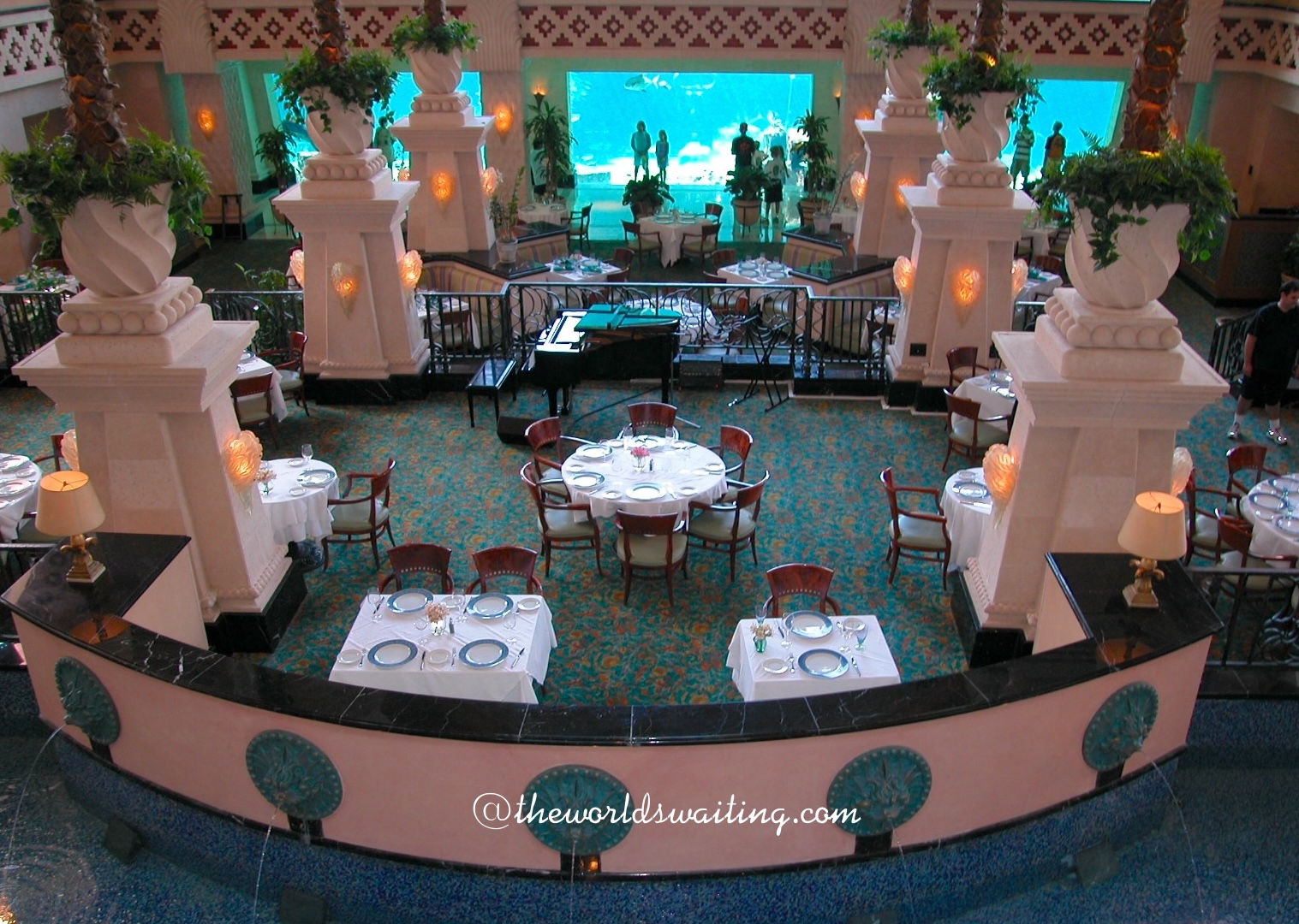 Top 10 Things To Do at Atlantis, Bahamas – The World is Waiting